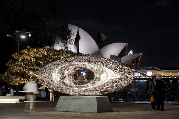 Lindy Lee Negotiates Heart, Body and Mind - ArtReview