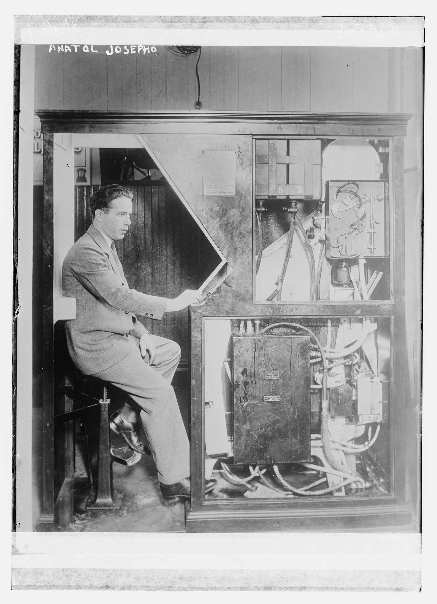 3, 2, 1: How We Were Drawn Into the Photo Booth - ArtReview